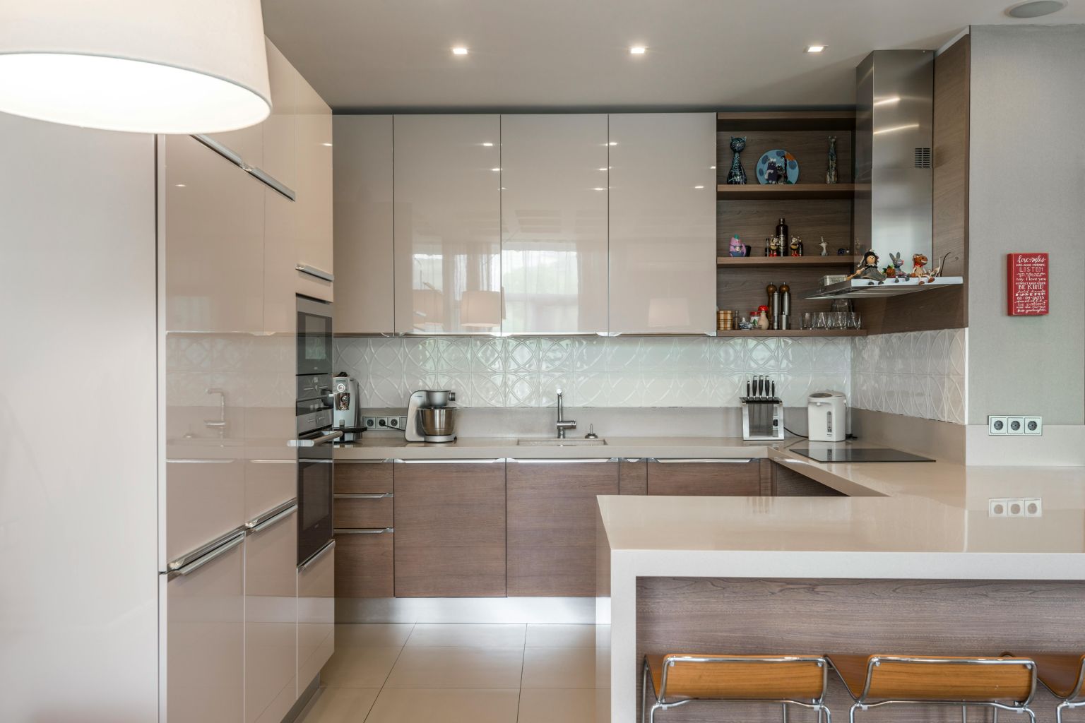 Kitchen Colour Schemes with Cream Cabinets: 10 Perfect Combinations ...